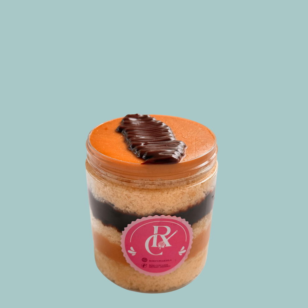 Cuchareable de Lúcuma manjar cake – Roxi Cupcakes